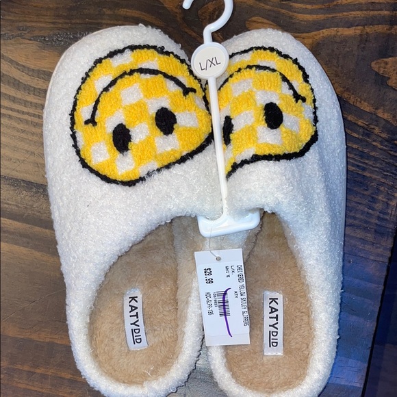 Katydid | Shoes | Katy Did White Smiley Face Slippers | Poshmark